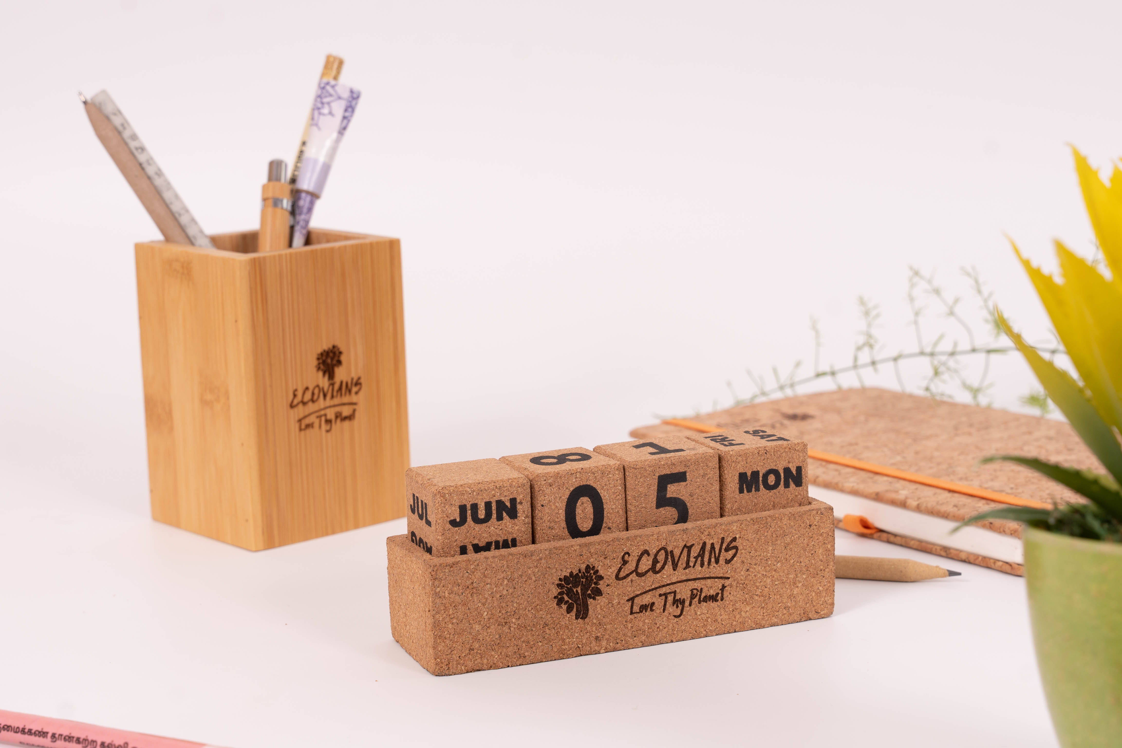 Cork Perpetual Calendar (4 Cubes) | Reusable Eco-Friendly Desk Calendar ...